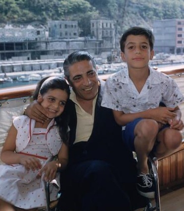 Ari & Jackie Onassis: Their “Blended” Family Adapts in Rare Photos ...